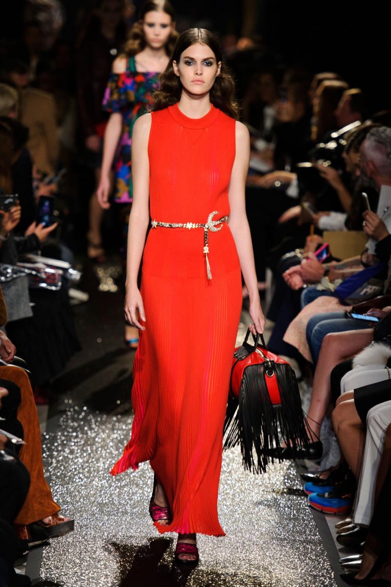 Avec quelles couleurs porter le rouge vif? - Personal Shopper Paris ...